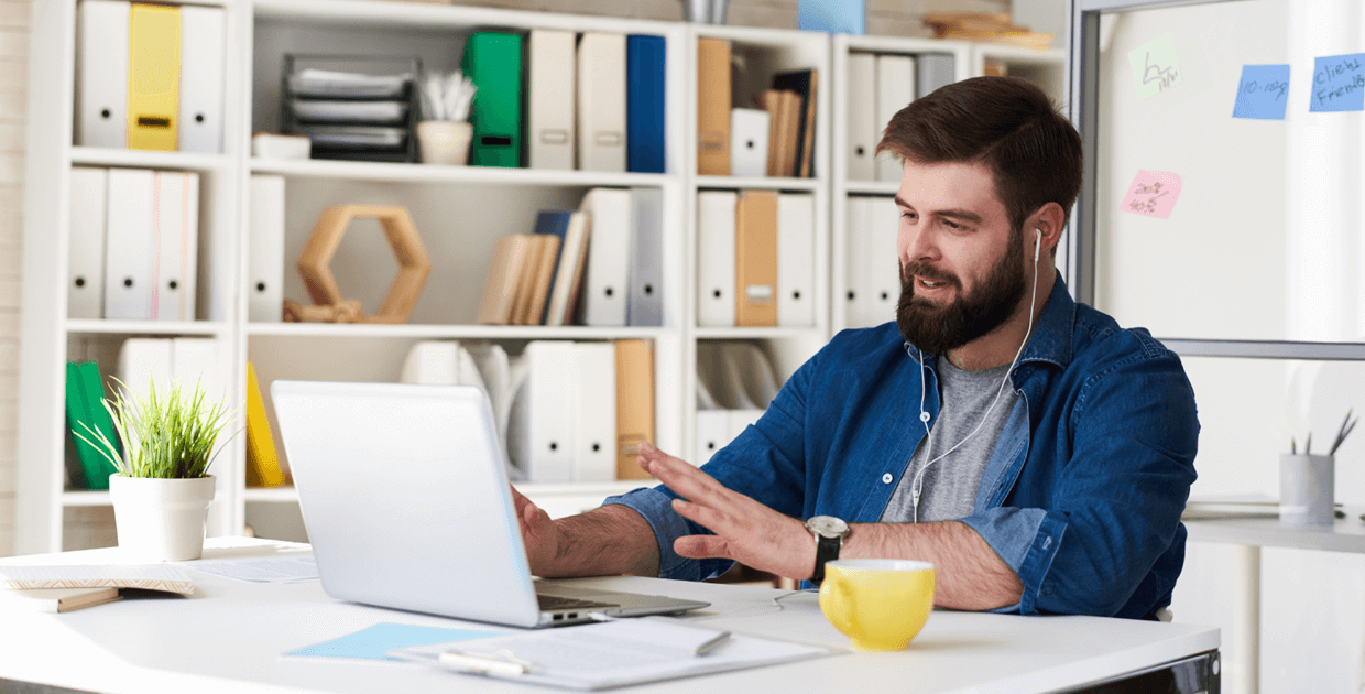 Challenges of Managing Remote Employees (& Expert Solutions)