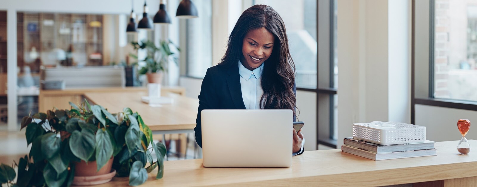 100 Resume Adjectives (and How to Use Them Right)